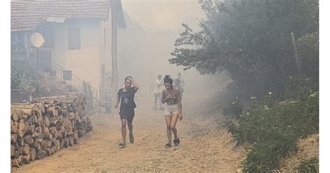 Четири хеликоптера и два самолета ще гасят пожара край село Воден