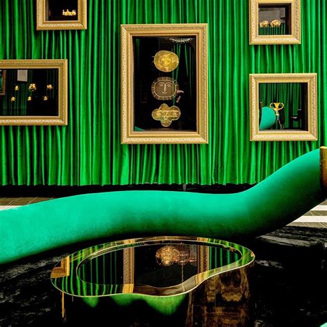 Музей бе осъден заради инсталация забранена за мъже Площад Славейков