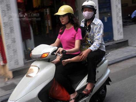 越南漂亮的女子骑什么样的摩托车？