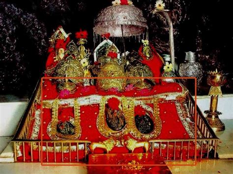 माँ वैष्णो देवी के मंदिर की तीन पिंडियो का क्या है रहस्य
