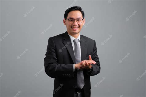 Premium Photo Portrait Of Smiling Handsome Young Businessman In