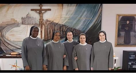Superiora y Consejo General Religiosas Franciscanas Misioneras del Sagrado Corazón Liceo Madre