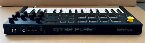 Behringer Qt Play Midi Keyboard Mit Sounds Amazona De