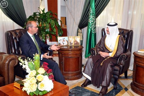 عام أمير المنطقة الشرقية يستقبل السفير الهولندي لدى المملكة