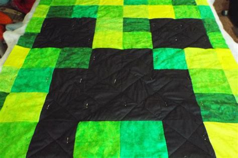 Hooks Happenings Minecraft Creeper Quilt Quilts Minecraft Quilt