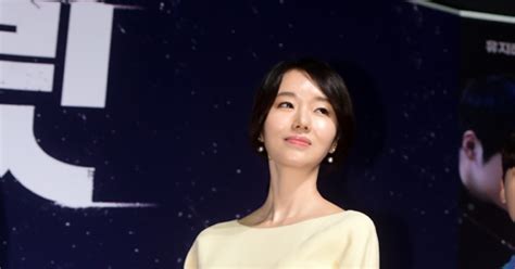 [포토엔]이정현 시선 사로잡는 밀착 원피스 자태