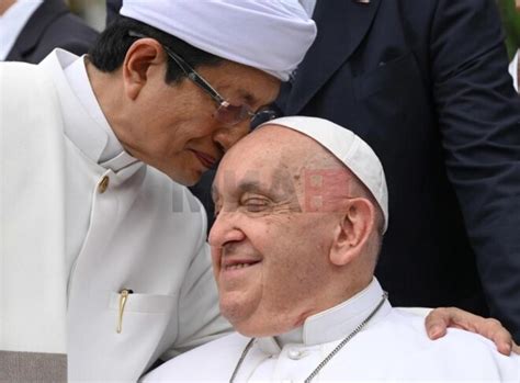 Папата Франциск и главниот имам на Џакарта упатија заеднички повик за