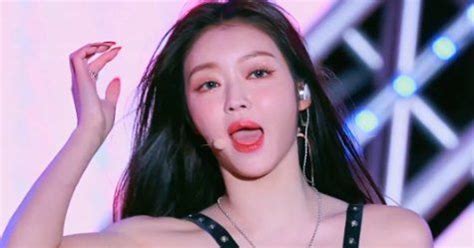 멜빵 오프숄더 청바지 핏 새하얀 오마이걸 유아