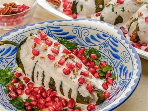 Chiles En Nogada Receta Mexicana Tradicional De Puebla Pequerecetas