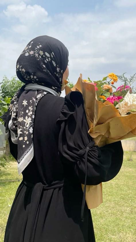 صور بنات محجبه كانها لك Stylish Girl Hijabi Girls With Flowers