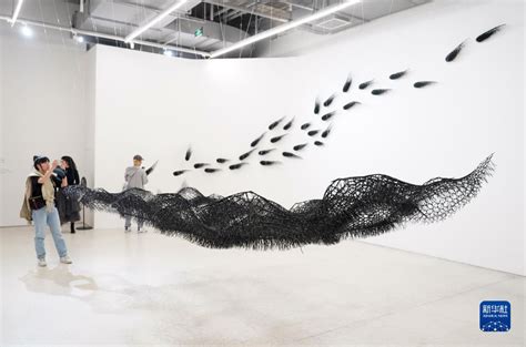 北京：“wavelength：瞬息涌现”当代艺术展开展 新华网