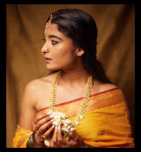 Chaithra Achar ಬ್ಲೌಸ್ ಇಲ್ಲದೇ ಸೀರೆ ಉಟ್ಟ ಚೈತ್ರಾ ಆಚಾರ್ ಓಲ್ಡ್ ಫ್ಯಾಷನ್ ಫೋಟೋಸ್ ಸಖತ್ ವೈರಲ್