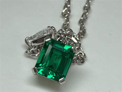 【目立った傷や汚れなし】☆品質最高☆mikimoto エメラルド ネックレス K18 E0 78ct D0 21ct（emerald
