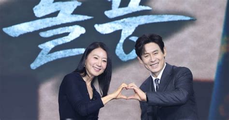 [포토] 돌풍 김희애 설경구 커플 하트 포즈