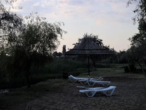 Turistii Veniti Aici Se Pot Plimba Pe Luciul Baltii Cu Hidrobiciclete