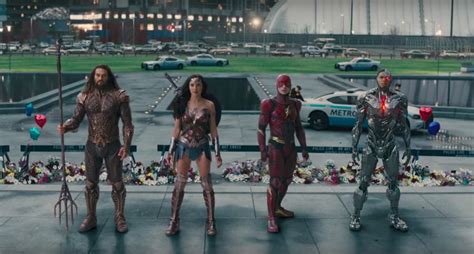 Jason Momoa As Aquaman In Justice League Pictures Popsugar Entertainment