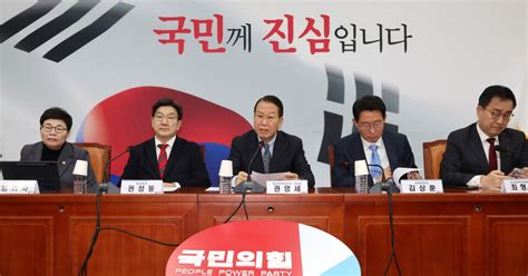 與윤리위 한동훈 요구한 ‘尹 제명·출당 등 징계 않기로징계 절차 종결