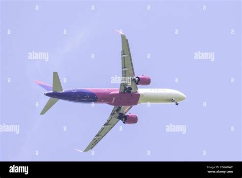 Luton United Kingdom Jun 02 2021 A Wizz Air Airbus A320 Approaches