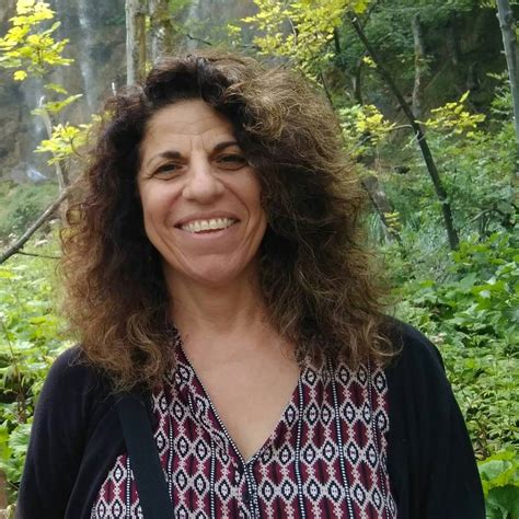 עליזה תומר חן מטפלת באומנות