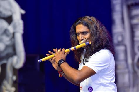 ``அன்றைக்கு நடந்த அவமானத்தை மறக்கவே மாட்டேன் புல்லாங்குழல் கலைஞர் ராஜேஷ் Flute Artist