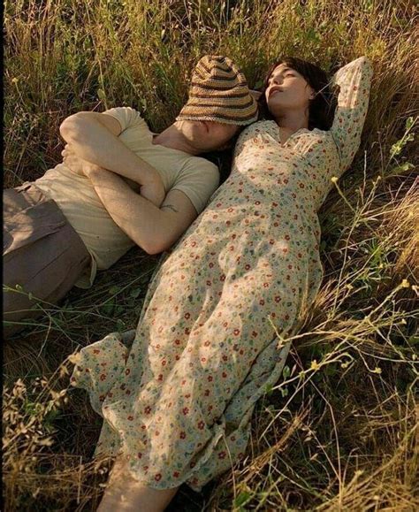 Aradhana ආදරය කරන්න ඇඳුම් ගලවන්න ඕනේ කියලා කවුද ඔයාට කිව්වේ මම දන්න තරමින් ඒක එහෙමයි