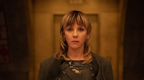 Sylvie Has A Big Clue In Her Hand At The End Of Loki Episode 2 Den Of