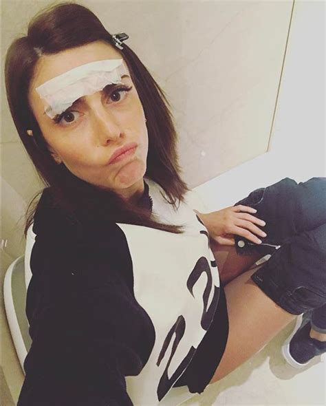 Bonuccis Wife Martina Maccari Shares Bizarre Toilet Selfie Leaving