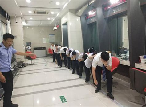 工行镇江京口营业室利用班后会积极参与消防安全培训中国镇江金山网 国家一类新闻网站