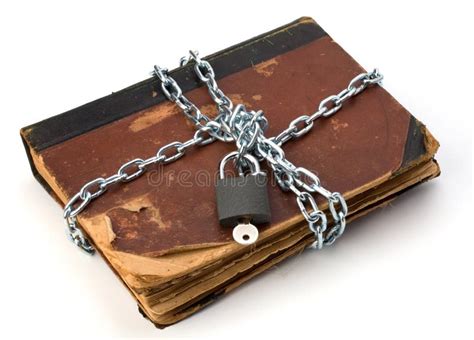 Aan Flarden Boek Met Ketting En Hangslot Stock Foto Image Of Stapel