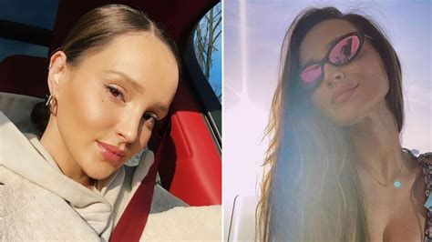 Marina pozuje w samej BIELIŹNIE na tle pięknie urządzonej sypialni