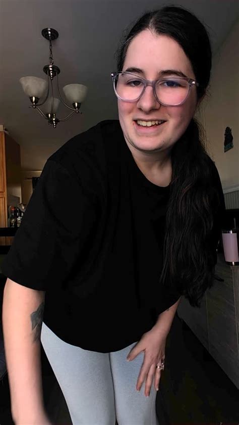 Lilly Keep Your Focus Chubby Curvy Smile Dance Jeans Instagram