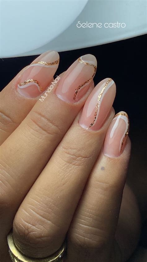 U As Nude Y Blanco U As Elegantes Y Sencillas Manicura De U As U As Tendencia