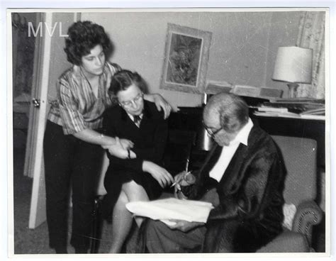 Villa Lobos Sua Sobrinha Sonia Maria Strutt E Dora Vasconcellos