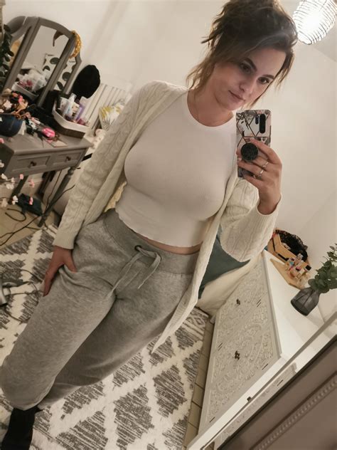 Do You Think Anyone Would Notice Im Not Wearing A Bra 🤷 Uforest