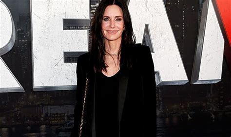 Courteney Cox Brutally Mocked For Her Ridiculous Bangs In Scream Thats Embarrassing