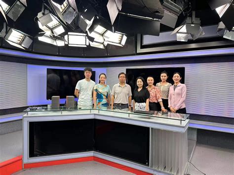 主题教育艺术学院与上海健康医学院附属卫生学校党总支开展联组学习活动 上海体育大学