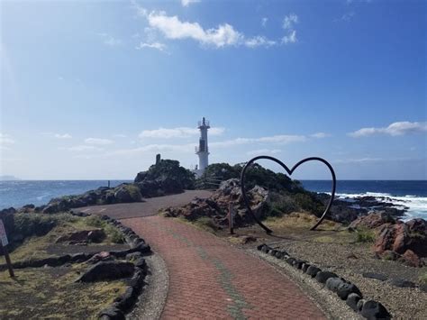 大きなハートのモニュメントで映える灯台写真を撮ろう鹿児島県指宿市 薩摩長崎鼻灯台 海と灯台プロジェクト