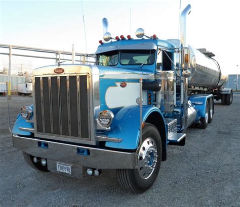 5 Reasons Truckers Love The Classic 359 Peterbilt Truck
