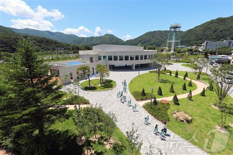 개관 1년 만에 10만 방문…인제 기적의도서관 지역 랜드마크로 ‘우뚝 뉴스1