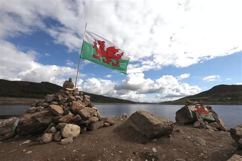 Capel Celyn Above The Waves North Wales Live
