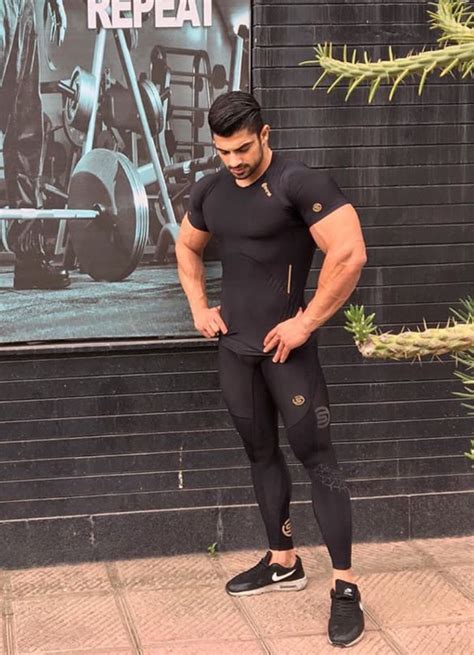 Muscle Hunk In Lycra Lycra Workout Mens Training Gear Gym Gear For Men