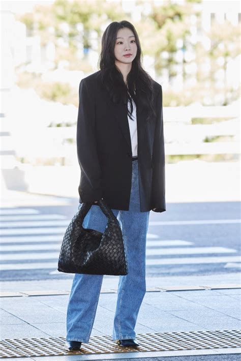 김다미 시크한 공항패션 패션서울