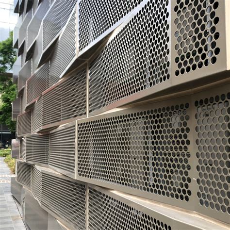 China Bottom Price Perforated Stairs Galvanized Perforated Metal Mesh