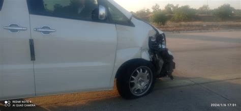 ရန်ကုန် မန္တလေးအမြန်လမ်း၌ လမ်းဖြတ်ကူးသည့် ဆိုင်ကယ်ကို Alphard ကားမှ ဝင်တိုက်မိရာ ဆိုင်ကယ်ယာဉ