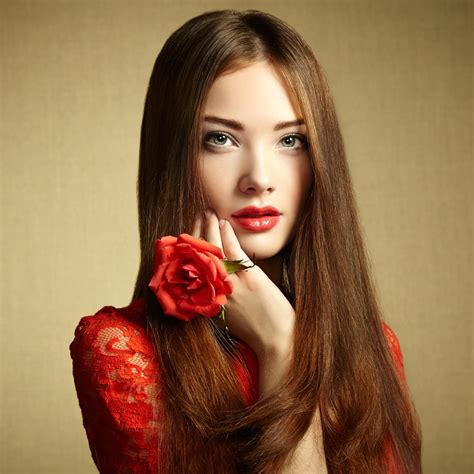 壁纸 面对 妇女 模型 花卉 长发 蓝眼睛 摄影 歌手 红唇膏 黑发 时尚 鼻子 皮肤 美丽 发型 拍照片