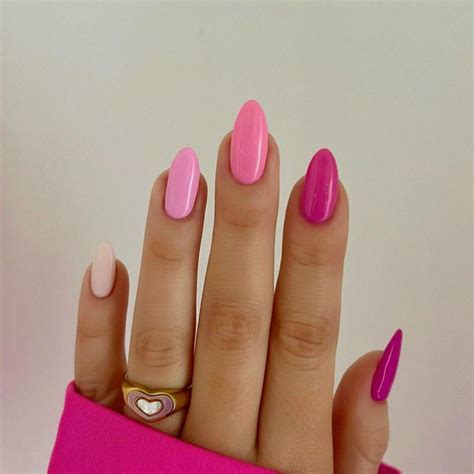 Нежные и яркие 10 идей розового маникюра на лето 2023 Thegirl