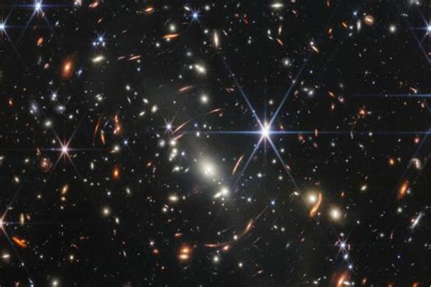 ジェームズ・ウェッブ望遠鏡がとらえた超明るい銀河、最も遠い星団 Nipponese
