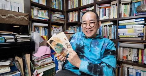 자기가 쓴 책 1000권을 자기 서재에 꽂아둔 사람휠체어 탄 동화작가 고정욱이 쓰는 이유
