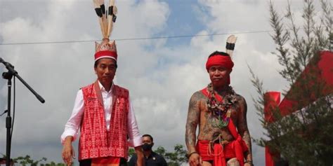 Panglima Jilah Pastikan Pasukan Merah Suku Dayak Kawal Jokowi Satu Komando