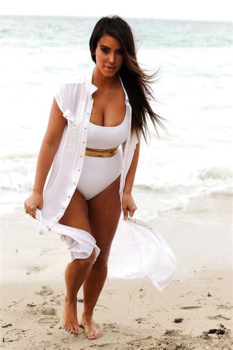 Kim Kardashian Exposing Huge Boobs In Swimsuit On Beach Porn Pictures